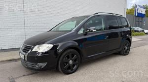 Melns Volkswagen Touran 2007 Rīga, ar dzinēja tilpumu 2.00 L un nobraukumu 319 tūkst. km par 2500 €, foto  vietnē AUTOMOTO.COM.LV