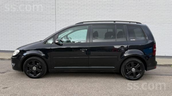Black Volkswagen Touran 2007 in Riga, with an engine capacity of 2.00 L and mileage of 319 thousand km for 2500 €, photo 4 on AUTOMOTO.COM.LV