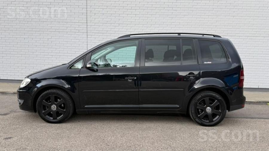 Melns Volkswagen Touran 2007 Rīga, ar dzinēja tilpumu 2.00 L un nobraukumu 319 tūkst. km par 2500 €, foto 4 vietnē AUTOMOTO.COM.LV