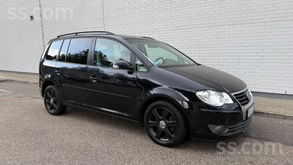 Black Volkswagen Touran 2007 in Riga, with an engine capacity of 2.00 L and mileage of 319 thousand km for 2500 €, photo 5 on AUTOMOTO.COM.LV