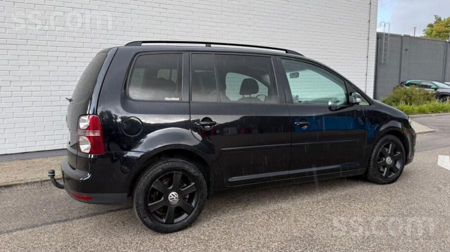 Melns Volkswagen Touran 2007 Rīga, ar dzinēja tilpumu 2.00 L un nobraukumu 319 tūkst. km par 2500 €, foto 7 vietnē AUTOMOTO.COM.LV