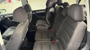 Melns Volkswagen Touran 2007 Rīga, ar dzinēja tilpumu 2.00 L un nobraukumu 319 tūkst. km par 2500 €, foto 9 vietnē AUTOMOTO.COM.LV