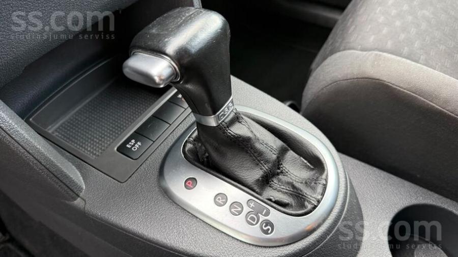 Melns Volkswagen Touran 2007 Rīga, ar dzinēja tilpumu 2.00 L un nobraukumu 319 tūkst. km par 2500 €, foto 15 vietnē AUTOMOTO.COM.LV