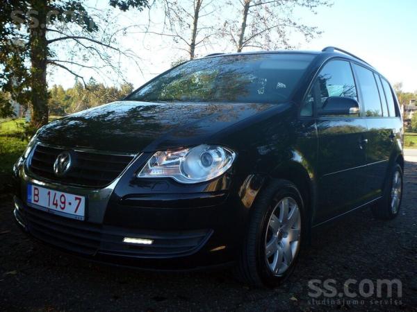 Volkswagen Touran 2007 Cēsis vietnē Melns Volkswagen Touran 2007 Cēsis, ar dzinēja tilpumu 1.90 L un nobraukumu 0 tūkst. km par 2790 €, foto 3 vietnē AUTOMOTO.COM.LV