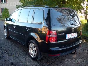 Black Volkswagen Touran 2007 in Cesis, with an engine capacity of 1.90 L and mileage of 0 thousand km for 2790 €, photo 5 on AUTOMOTO.COM.LV