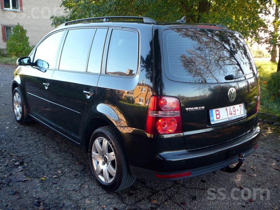 Black Volkswagen Touran 2007 in Cesis, with an engine capacity of 1.90 L and mileage of 0 thousand km for 2790 €, photo 5 on AUTOMOTO.COM.LV