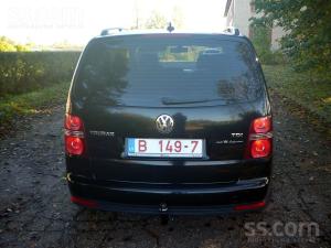 Black Volkswagen Touran 2007 in Cesis, with an engine capacity of 1.90 L and mileage of 0 thousand km for 2790 €, photo 7 on AUTOMOTO.COM.LV