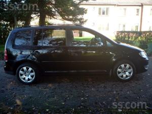 Black Volkswagen Touran 2007 in Cesis, with an engine capacity of 1.90 L and mileage of 0 thousand km for 2790 €, photo 8 on AUTOMOTO.COM.LV