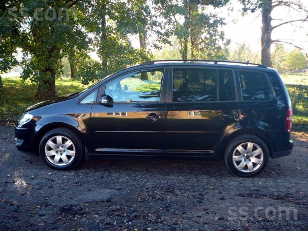 Volkswagen Touran 2007 Cēsis vietnē Melns Volkswagen Touran 2007 Cēsis, ar dzinēja tilpumu 1.90 L un nobraukumu 0 tūkst. km par 2790 €, foto 9 vietnē AUTOMOTO.COM.LV