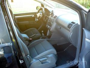 Black Volkswagen Touran 2007 in Cesis, with an engine capacity of 1.90 L and mileage of 0 thousand km for 2790 €, photo 10 on AUTOMOTO.COM.LV