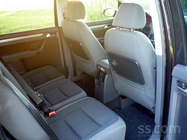 Volkswagen Touran 2007 Cēsis vietnē Melns Volkswagen Touran 2007 Cēsis, ar dzinēja tilpumu 1.90 L un nobraukumu 0 tūkst. km par 2790 €, foto 11 vietnē AUTOMOTO.COM.LV