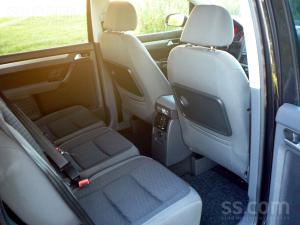 Black Volkswagen Touran 2007 in Cesis, with an engine capacity of 1.90 L and mileage of 0 thousand km for 2790 €, photo 11 on AUTOMOTO.COM.LV