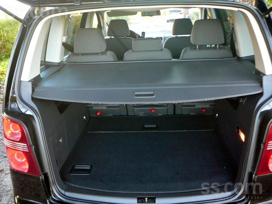 Black Volkswagen Touran 2007 in Cesis, with an engine capacity of 1.90 L and mileage of 0 thousand km for 2790 €, photo 12 on AUTOMOTO.COM.LV