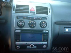 Black Volkswagen Touran 2007 in Cesis, with an engine capacity of 1.90 L and mileage of 0 thousand km for 2790 €, photo 15 on AUTOMOTO.COM.LV