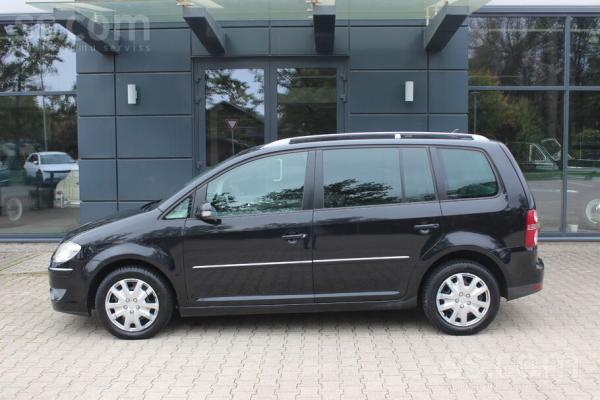 Volkswagen Touran 2007 Dobele vietnē Melns Volkswagen Touran 2007 Dobele, ar dzinēja tilpumu 2.00 L un nobraukumu 251 tūkst. km par 4300 €, foto 4 vietnē AUTOMOTO.COM.LV