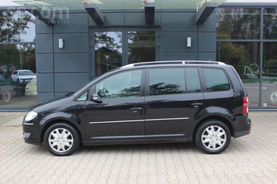 Melns Volkswagen Touran 2007 Dobele, ar dzinēja tilpumu 2.00 L un nobraukumu 251 tūkst. km par 4300 €, foto 4 vietnē AUTOMOTO.COM.LV