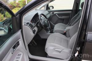 Melns Volkswagen Touran 2007 Dobele, ar dzinēja tilpumu 2.00 L un nobraukumu 251 tūkst. km par 4300 €, foto 9 vietnē AUTOMOTO.COM.LV