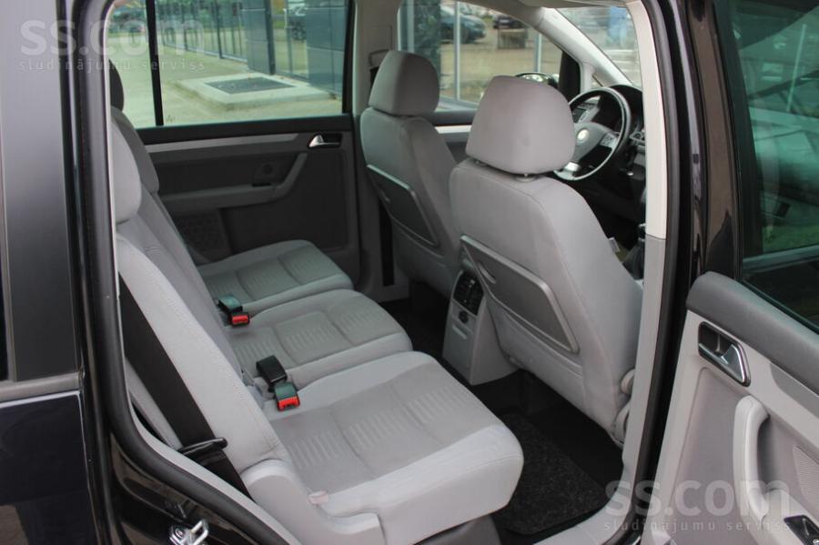 Melns Volkswagen Touran 2007 Dobele, ar dzinēja tilpumu 2.00 L un nobraukumu 251 tūkst. km par 4300 €, foto 12 vietnē AUTOMOTO.COM.LV