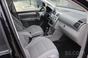 Melns Volkswagen Touran 2007 Dobele, ar dzinēja tilpumu 2.00 L un nobraukumu 251 tūkst. km par 4300 €, foto 13 vietnē AUTOMOTO.COM.LV