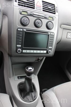 Melns Volkswagen Touran 2007 Dobele, ar dzinēja tilpumu 2.00 L un nobraukumu 251 tūkst. km par 4300 €, foto 17 vietnē AUTOMOTO.COM.LV