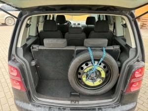 Black Volkswagen Touran 2007 in Kaunas, with an engine capacity of 1.90 L and mileage of 362 thousand km for 1000 €, photo 9 on AUTOMOTO.COM.LV