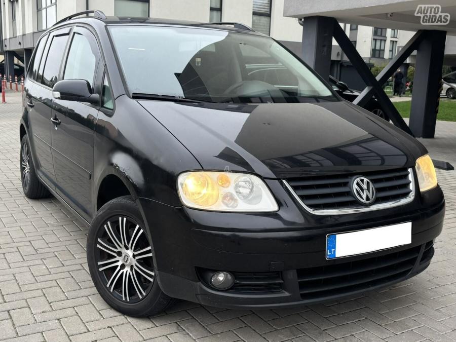 Melns Volkswagen Touran 2007 Kauņa, ar dzinēja tilpumu 1.90 L un nobraukumu 370 tūkst. km par 1000 €, foto 3 vietnē AUTOMOTO.COM.LV