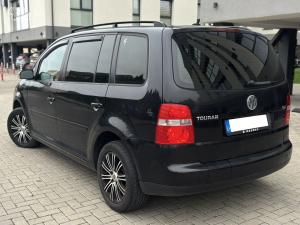 Melns Volkswagen Touran 2007 Kauņa, ar dzinēja tilpumu 1.90 L un nobraukumu 370 tūkst. km par 1000 €, foto 4 vietnē AUTOMOTO.COM.LV