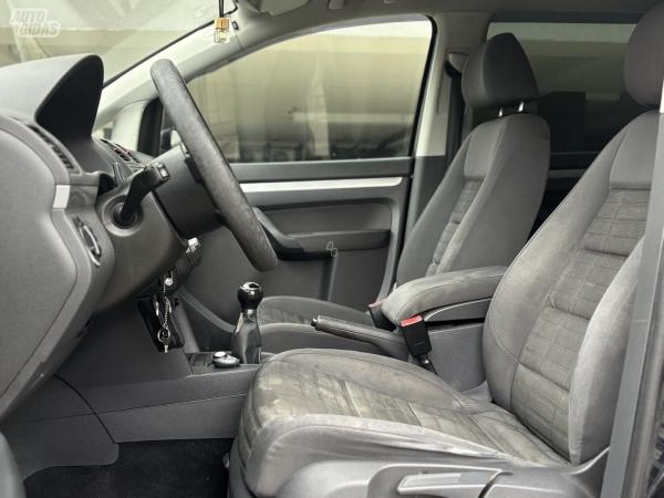 Melns Volkswagen Touran 2007 Kauņa, ar dzinēja tilpumu 1.90 L un nobraukumu 370 tūkst. km par 1000 €, foto 8 vietnē AUTOMOTO.COM.LV