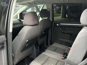 Melns Volkswagen Touran 2007 Kauņa, ar dzinēja tilpumu 1.90 L un nobraukumu 370 tūkst. km par 1000 €, foto 10 vietnē AUTOMOTO.COM.LV