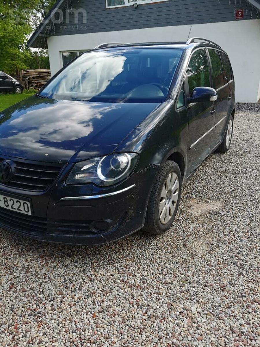 Black Volkswagen Touran 2008 in Jelgava, with an engine capacity of 1.90 L and mileage of 378 thousand km for 3300 €, photo 1 on AUTOMOTO.COM.LV