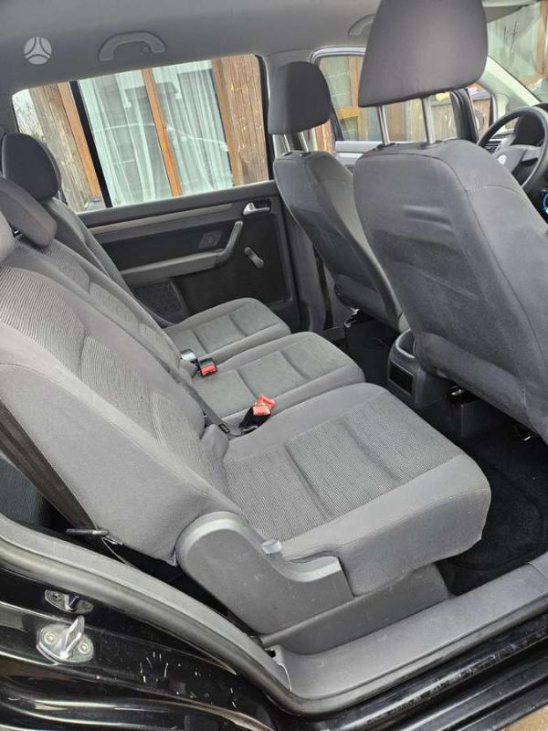 Black Volkswagen Touran 2008 in Vilnius, with an engine capacity of 1.90 L and mileage of 269 thousand km for 3250 €, photo 11 on AUTOMOTO.COM.LV