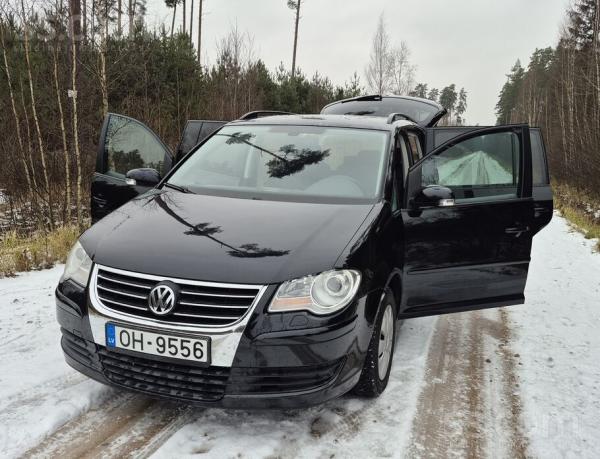 Melns Volkswagen Touran 2008 Jelgava, ar dzinēja tilpumu 1.40 L un nobraukumu 221 tūkst. km par 3590 €, foto 2 vietnē AUTOMOTO.COM.LV