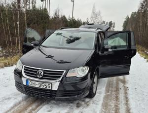 Black Volkswagen Touran 2008 in Jelgava, with an engine capacity of 1.40 L and mileage of 221 thousand km for 3590 €, photo 2 on AUTOMOTO.COM.LV
