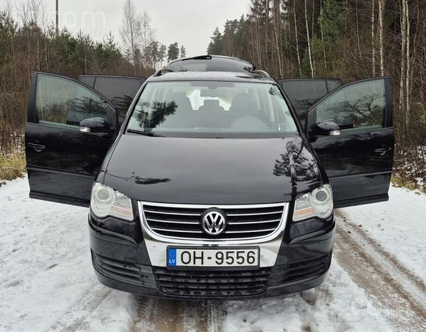 Melns Volkswagen Touran 2008 Jelgava, ar dzinēja tilpumu 1.40 L un nobraukumu 221 tūkst. km par 3590 €, foto 3 vietnē AUTOMOTO.COM.LV