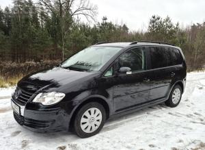 Black Volkswagen Touran 2008 in Jelgava, with an engine capacity of 1.40 L and mileage of 221 thousand km for 3590 €, photo 5 on AUTOMOTO.COM.LV
