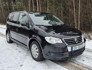 Black Volkswagen Touran 2008 in Jelgava, with an engine capacity of 1.40 L and mileage of 221 thousand km for 3590 €, photo 9 on AUTOMOTO.COM.LV