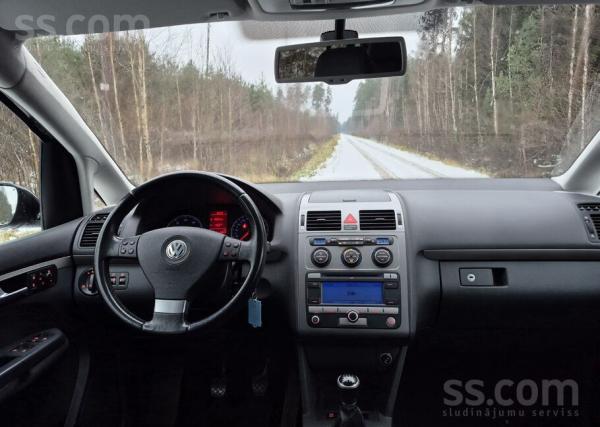 Melns Volkswagen Touran 2008 Jelgava, ar dzinēja tilpumu 1.40 L un nobraukumu 221 tūkst. km par 3590 €, foto 10 vietnē AUTOMOTO.COM.LV