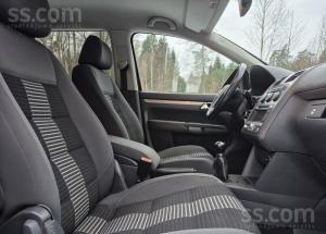 Black Volkswagen Touran 2008 in Jelgava, with an engine capacity of 1.40 L and mileage of 221 thousand km for 3590 €, photo 11 on AUTOMOTO.COM.LV