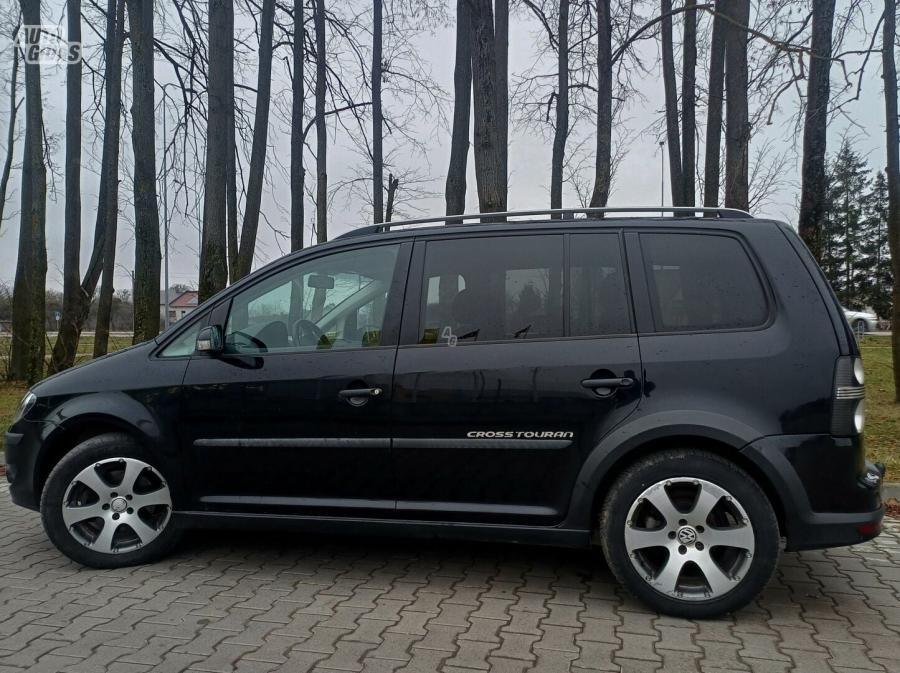 Black Volkswagen Touran 2008 in Kaunas, with an engine capacity of 2.00 L and mileage of 321 thousand km for 3250 €, photo 5 on AUTOMOTO.COM.LV