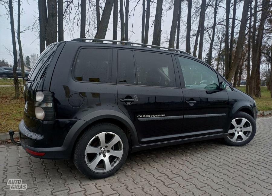 Black Volkswagen Touran 2008 in Kaunas, with an engine capacity of 2.00 L and mileage of 321 thousand km for 3250 €, photo 8 on AUTOMOTO.COM.LV
