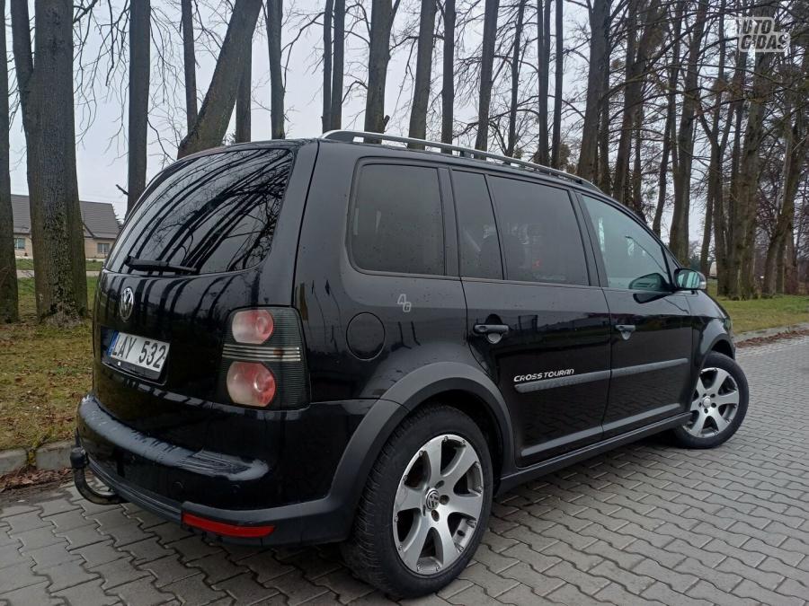 Black Volkswagen Touran 2008 in Kaunas, with an engine capacity of 2.00 L and mileage of 321 thousand km for 3250 €, photo 9 on AUTOMOTO.COM.LV