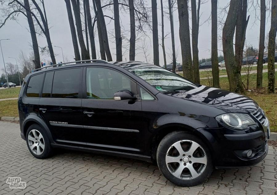 Black Volkswagen Touran 2008 in Kaunas, with an engine capacity of 2.00 L and mileage of 321 thousand km for 3250 €, photo 11 on AUTOMOTO.COM.LV