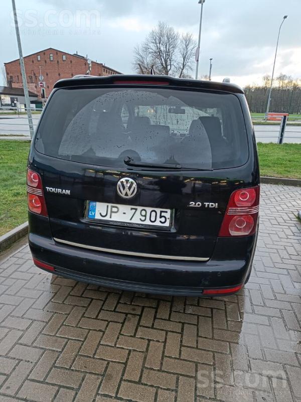 Melns Volkswagen Touran 2008 Liepāja, ar dzinēja tilpumu 2.00 L un nobraukumu 327 tūkst. km par 3000 €, foto 1 vietnē AUTOMOTO.COM.LV