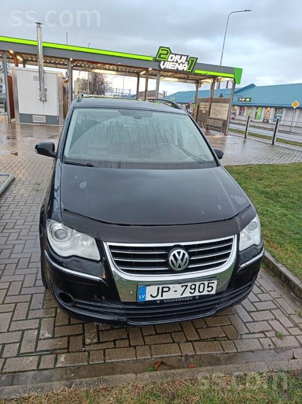Melns Volkswagen Touran 2008 Liepāja, ar dzinēja tilpumu 2.00 L un nobraukumu 327 tūkst. km par 3000 €, foto 2 vietnē AUTOMOTO.COM.LV