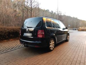 Melns Volkswagen Touran 2008 Viļņa, ar dzinēja tilpumu 2.00 L un nobraukumu 302 tūkst. km par 2500 €, foto 4 vietnē AUTOMOTO.COM.LV