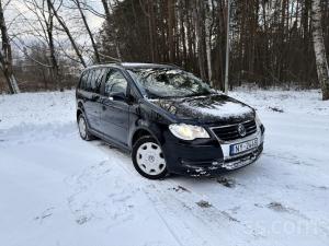 Black Volkswagen Touran 2008 in Riga, with an engine capacity of 1.90 L and mileage of 246 thousand km for 4850 €, photo 2 on AUTOMOTO.COM.LV