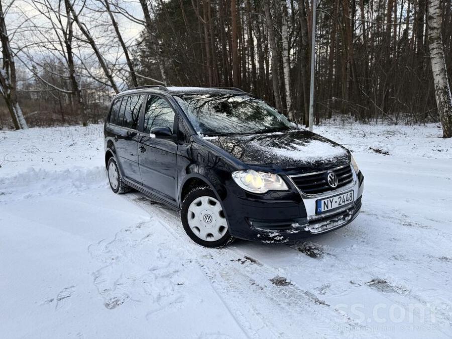 Black Volkswagen Touran 2008 in Riga, with an engine capacity of 1.90 L and mileage of 246 thousand km for 4850 €, photo 2 on AUTOMOTO.COM.LV