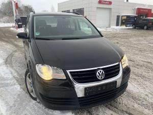 Melns Volkswagen Touran 2008 Rokiškis, ar dzinēja tilpumu 1.97 L un nobraukumu 244 tūkst. km par 2650 €, foto  vietnē AUTOMOTO.COM.LV