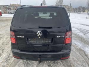Black Volkswagen Touran 2008 in Rokiskis, with an engine capacity of 1.97 L and mileage of 244 thousand km for 2650 €, photo 4 on AUTOMOTO.COM.LV