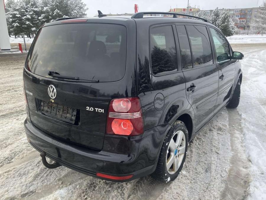 Black Volkswagen Touran 2008 in Rokiskis, with an engine capacity of 1.97 L and mileage of 244 thousand km for 2650 €, photo 6 on AUTOMOTO.COM.LV